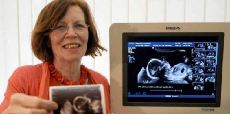 Questa 65enne mamma di 13 figli ha dato alla luce quattro gemelli: è la ...